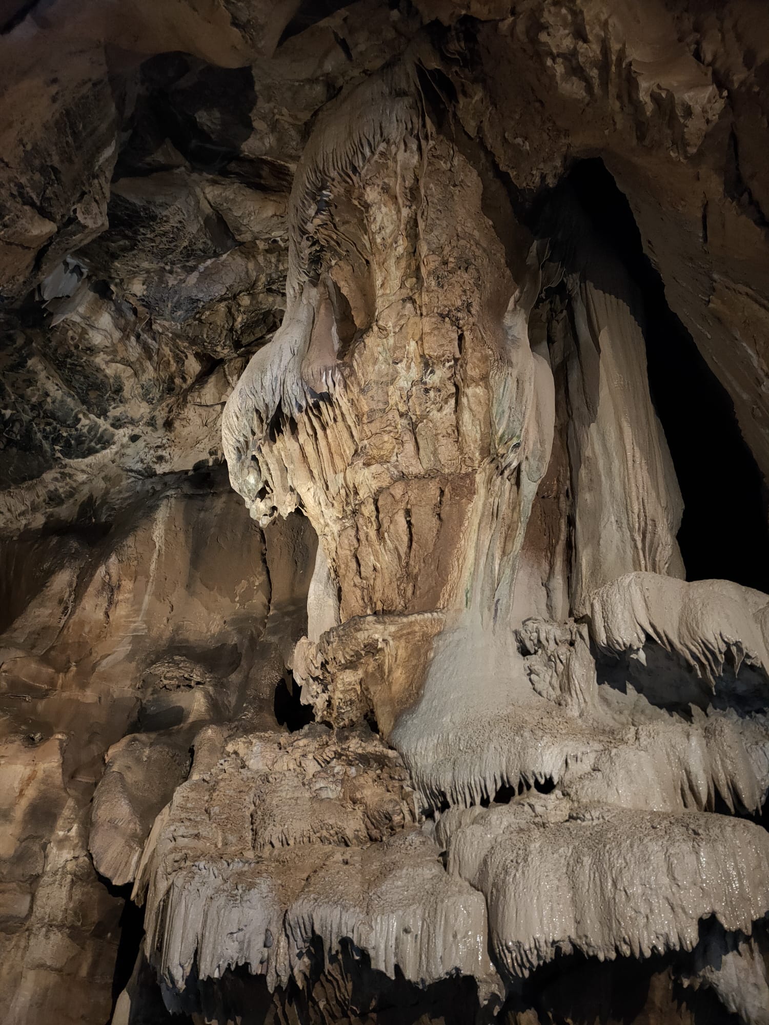 Les CP, CE1 et CE1/CE2 aux grottes de Saint-Christophe | École ...