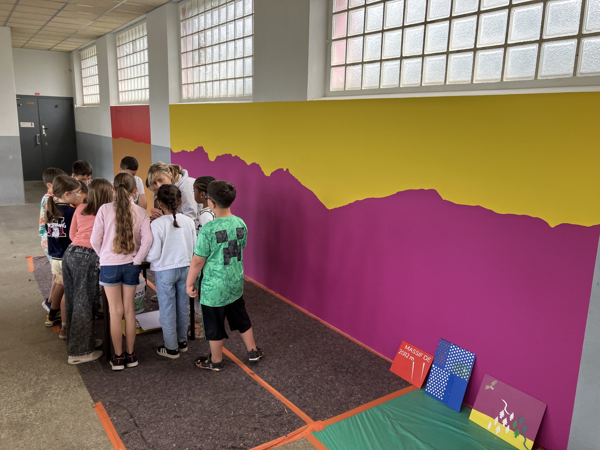 Réalisation d'une fresque sous le préau extérieur | École Chantemerle ...